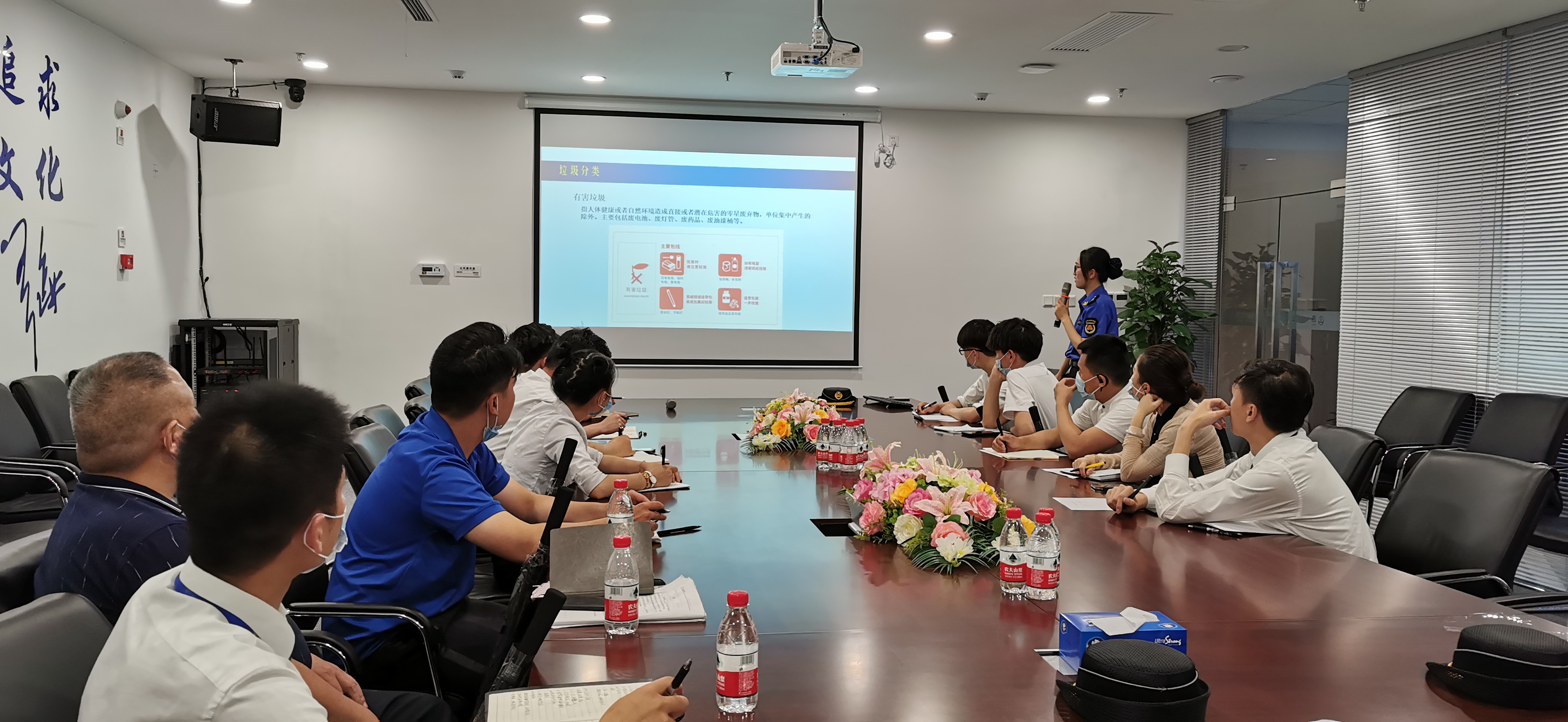 城管普法进商圈 明规解忧助发展 工作动态 城管执法局 上海市青浦区人民政府
