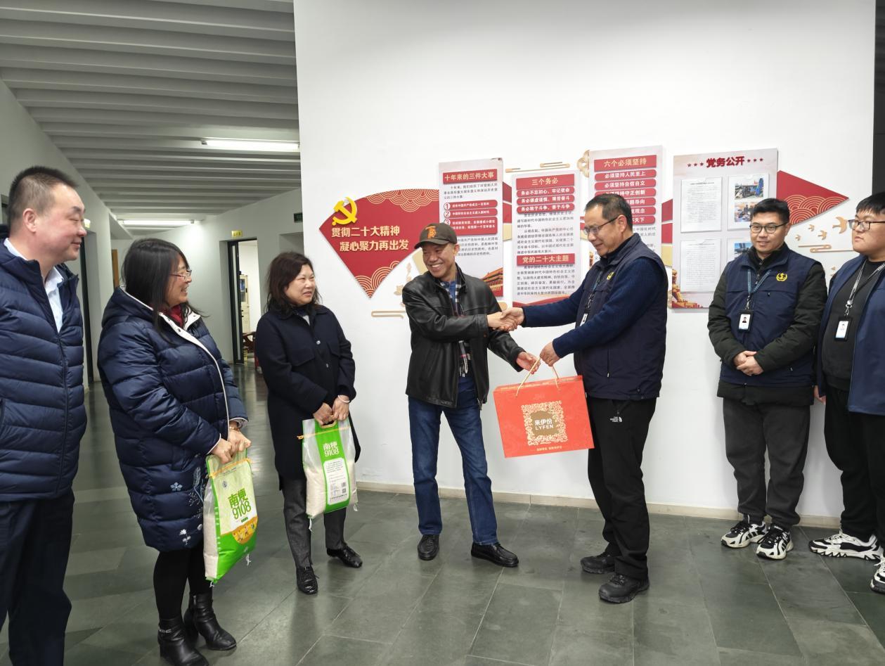 节前送温暖 走心更暖心区港航中心开展春节前基层站走访慰问活动 图片新闻 建管委 上海市青浦区人民政府