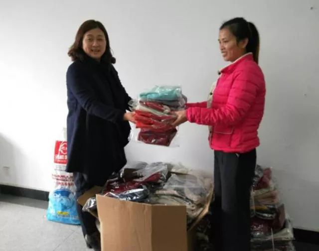 练塘镇开展爱心衣物募捐活动 工作动态 练塘镇 上海市青浦区人民政府