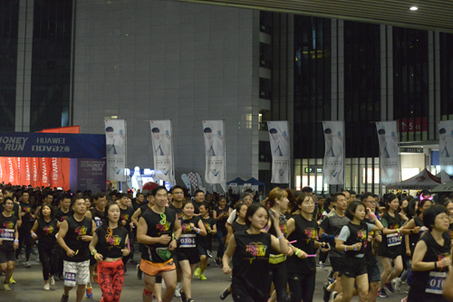 徐泾2017Honey Run荧光夜跑 闪亮爆表 图片新闻 新闻中心 上海市青浦区人民政府