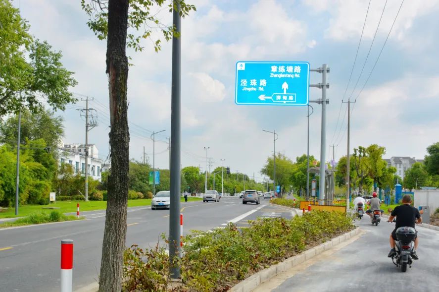 这些港湾式公交车停靠站点建成启用在练塘这条路上 青浦要闻 新闻中心 上海市青浦区人民政府